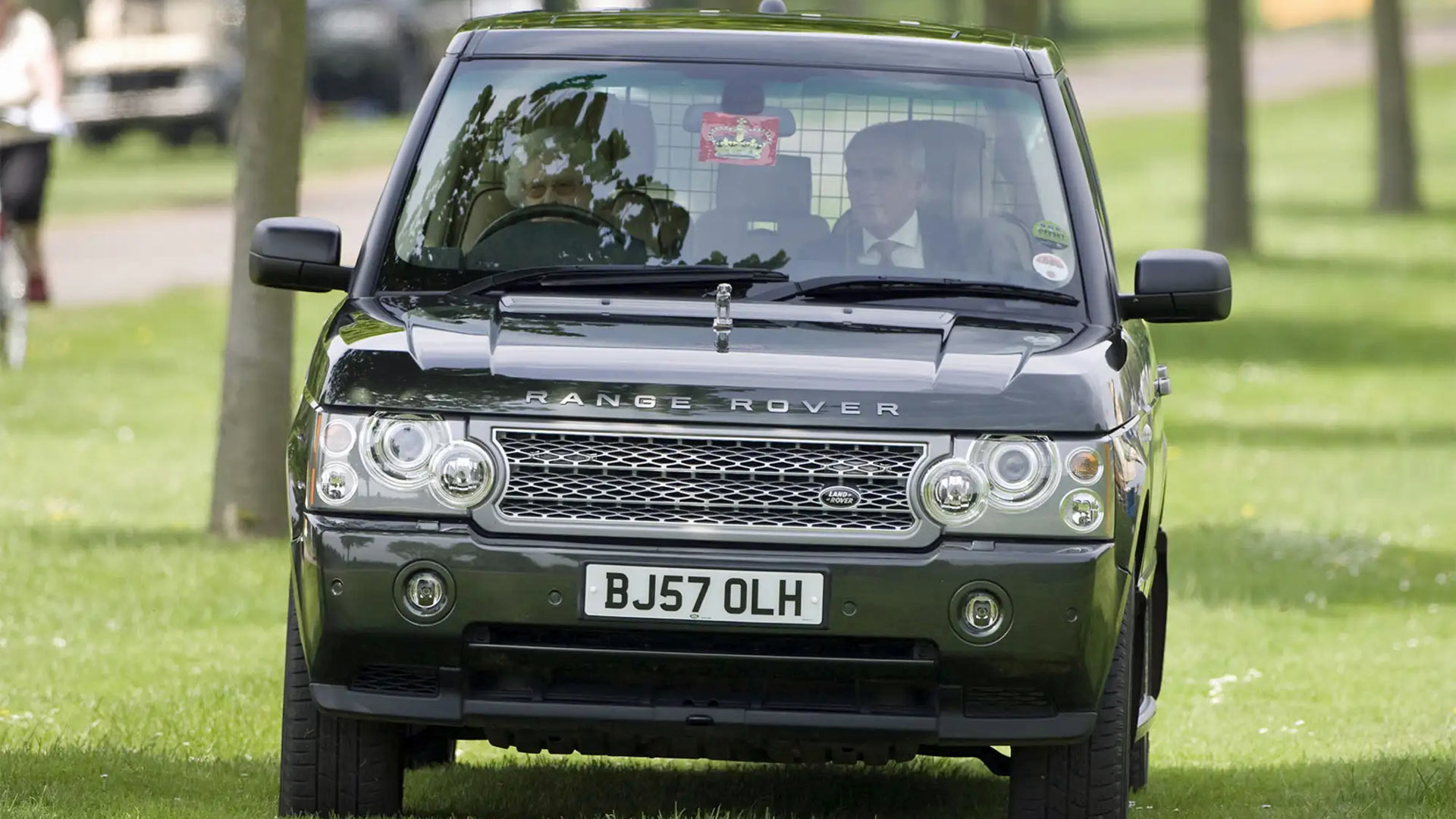 Range Rover owned by Queen Elizabeth II heads to auction